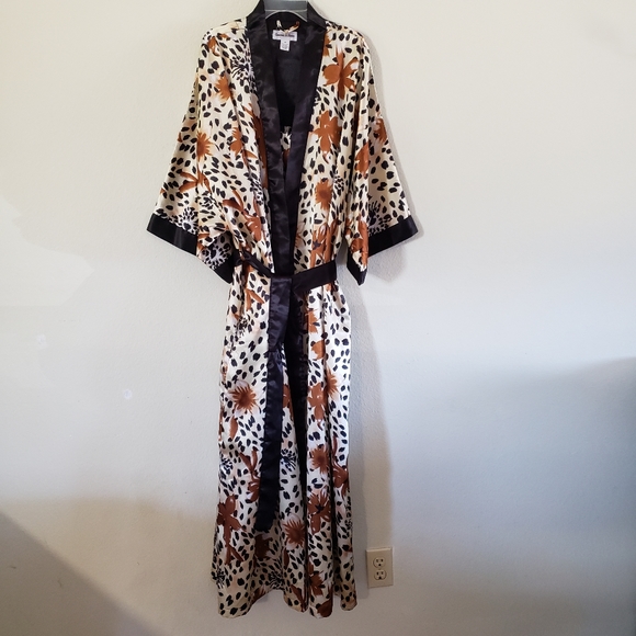 Contessa Di Roma | Intimates & Sleepwear | Contessa Di Roma Gown Robe ...